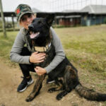 Auf den Hund gekommen: Die Weltbürgerin Angie Raab